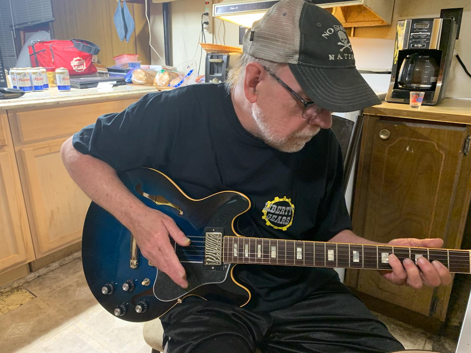 Song Review Table Scraps by Tom Mich - BTD Radio